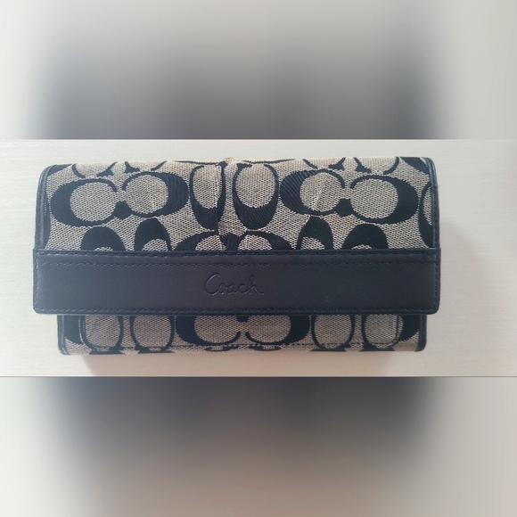 Coach | Bags | Coach Classic Black And White Wallet Canvas Like New ...